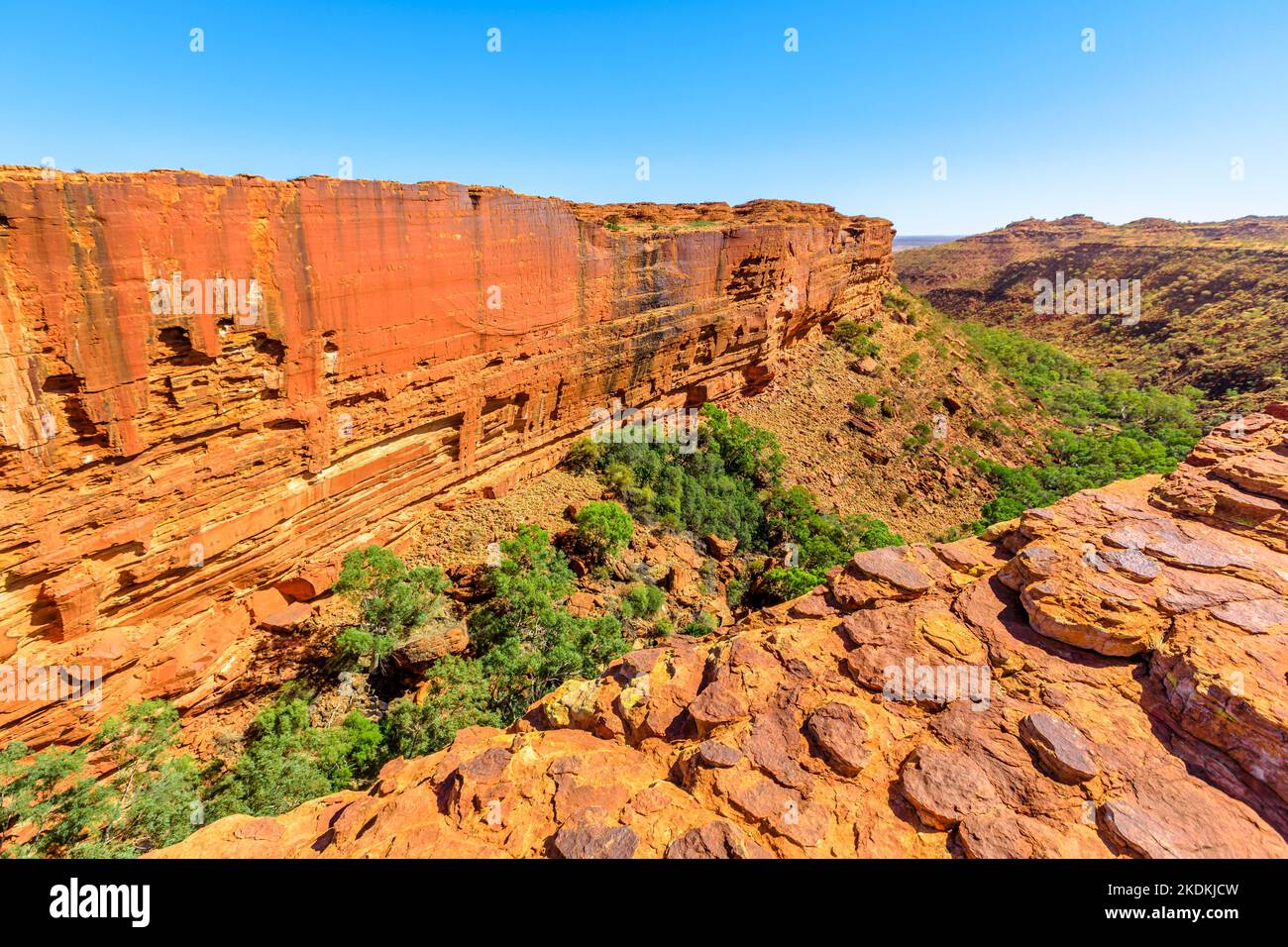 Edge of Kings Canyon with tall walls, red sandstone and Garden of Eden ...