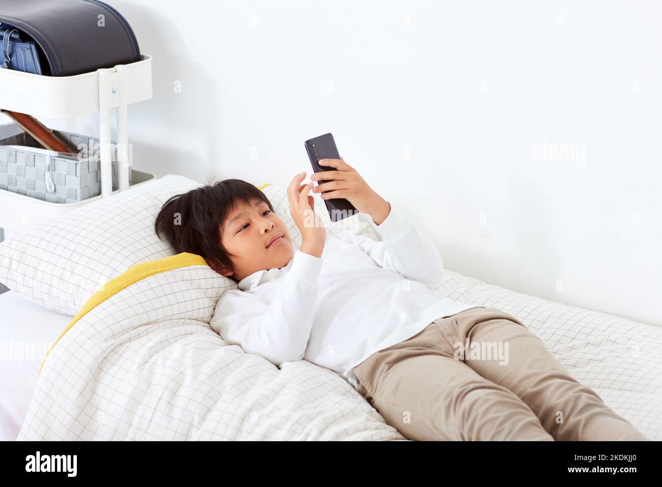 Boy smartphone home hi-res stock photography and images - Alamy