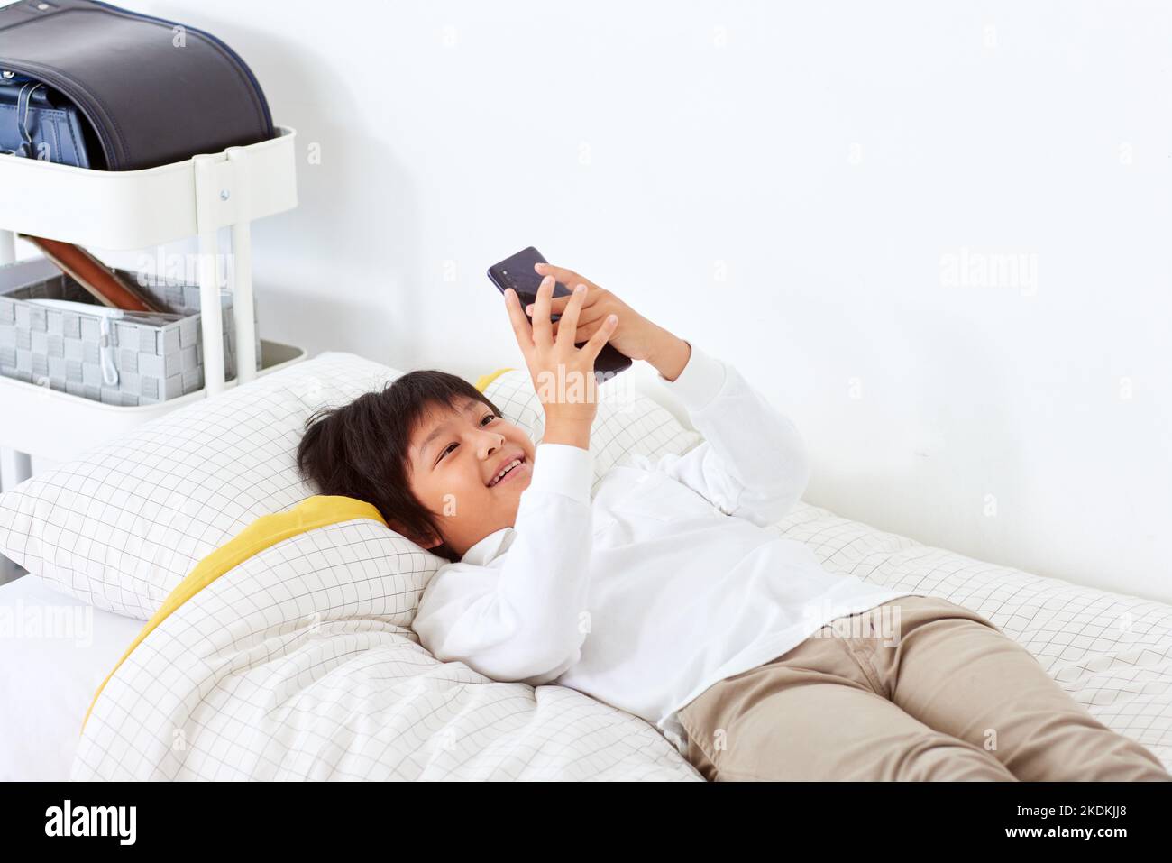 Japanese kid using smartphone at home Stock Photo - Alamy