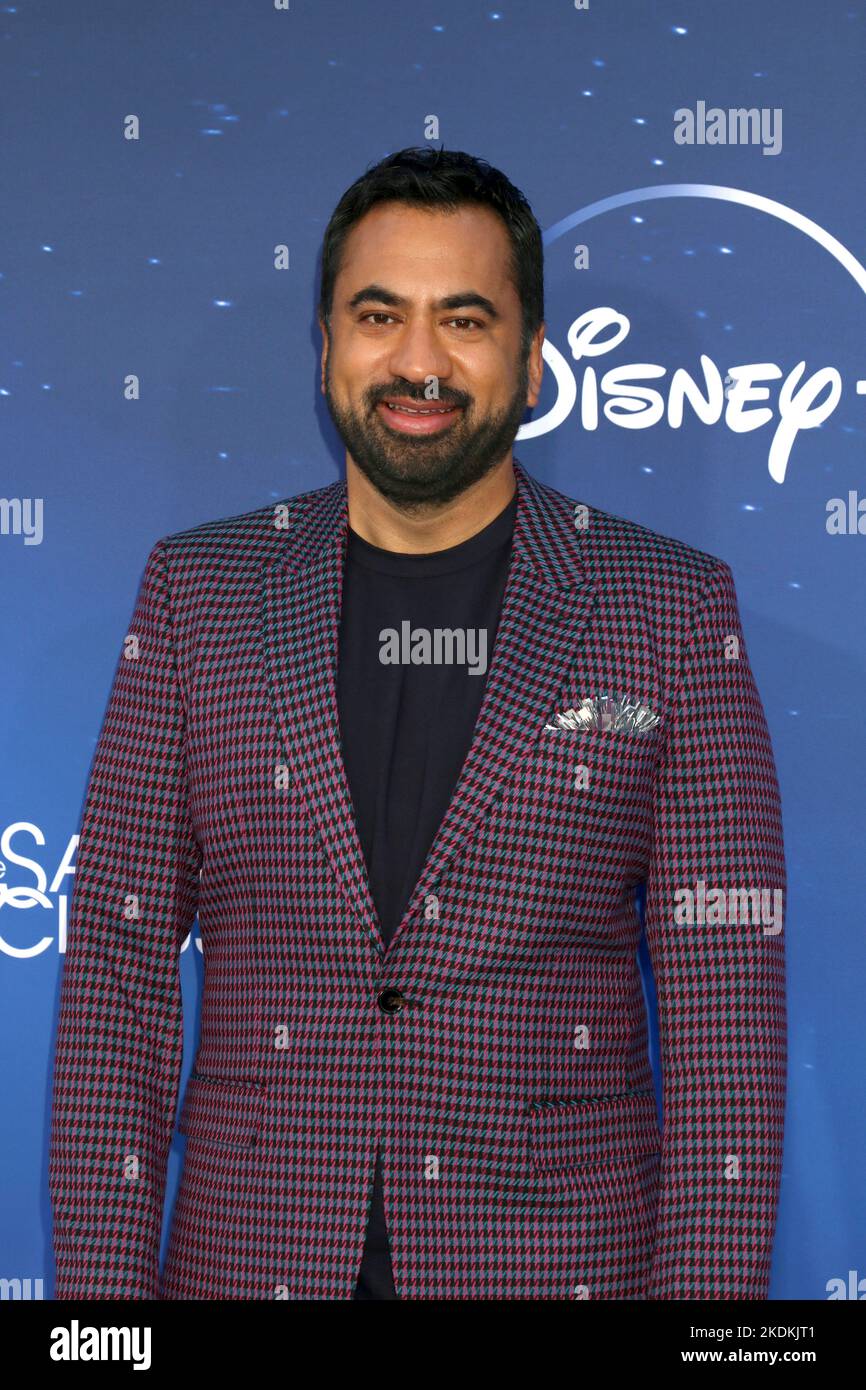 LOS ANGELES - NOV 6: Kal Penn at The Santa Clauses Premiere Screening at Walt Disney Studios on ...