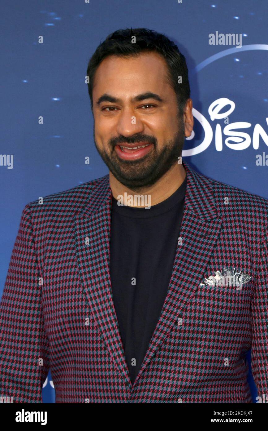 LOS ANGELES - NOV 6: Kal Penn at The Santa Clauses Premiere Screening at Walt Disney Studios on ...