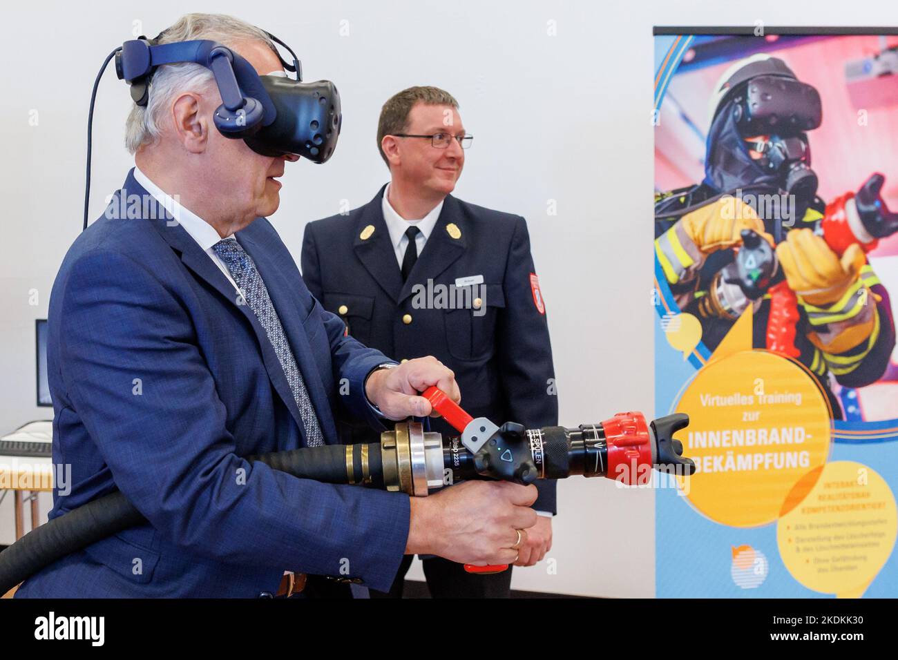 Wurzburg, Germany. 07 November 2022, Bavaria, Würzburg: Joachim Herrmann (l, CSU), Bavaria's ...