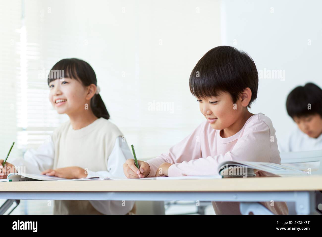 Japanese kids studying Stock Photo - Alamy