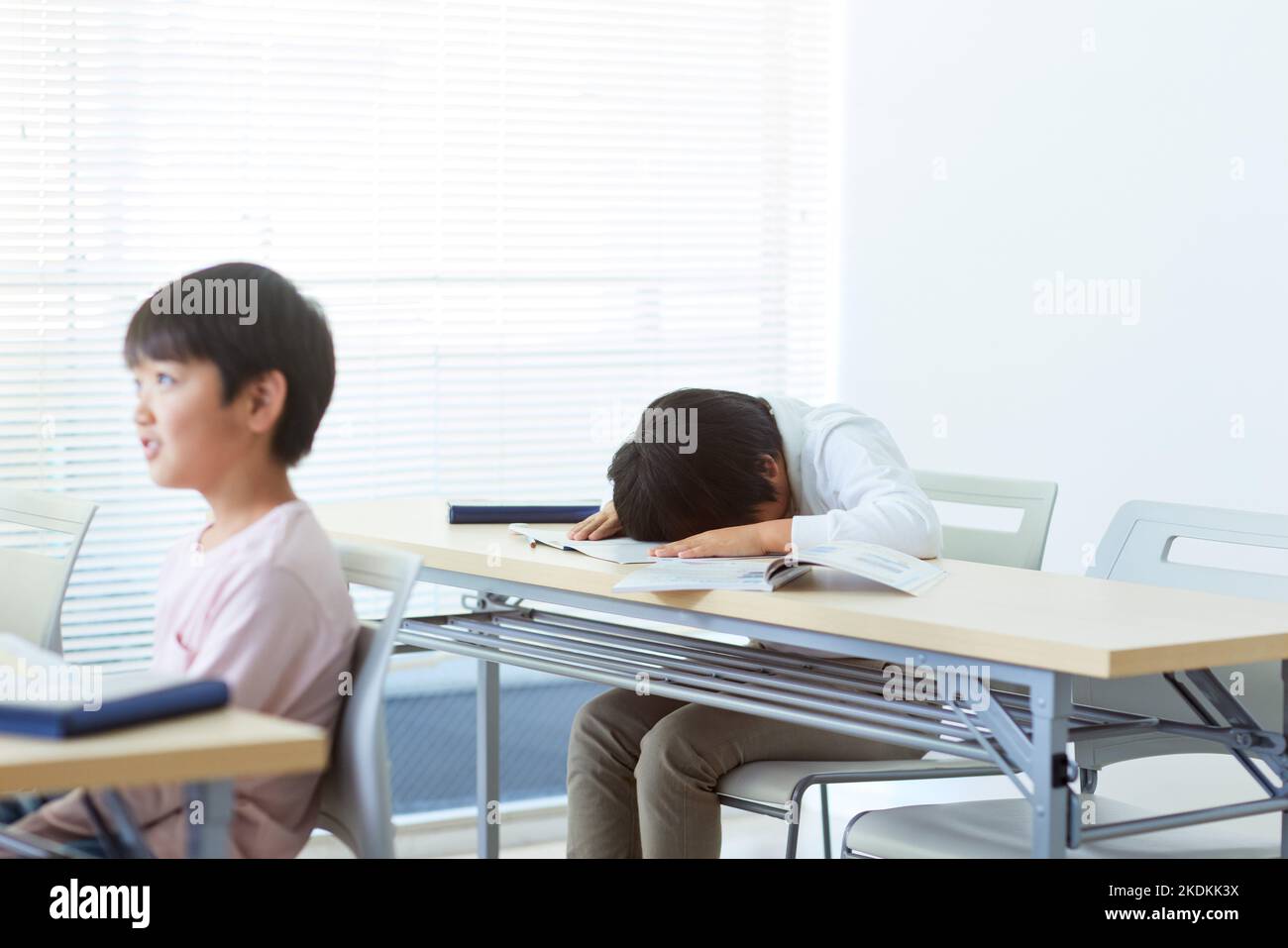 Japanese kids studying Stock Photo - Alamy