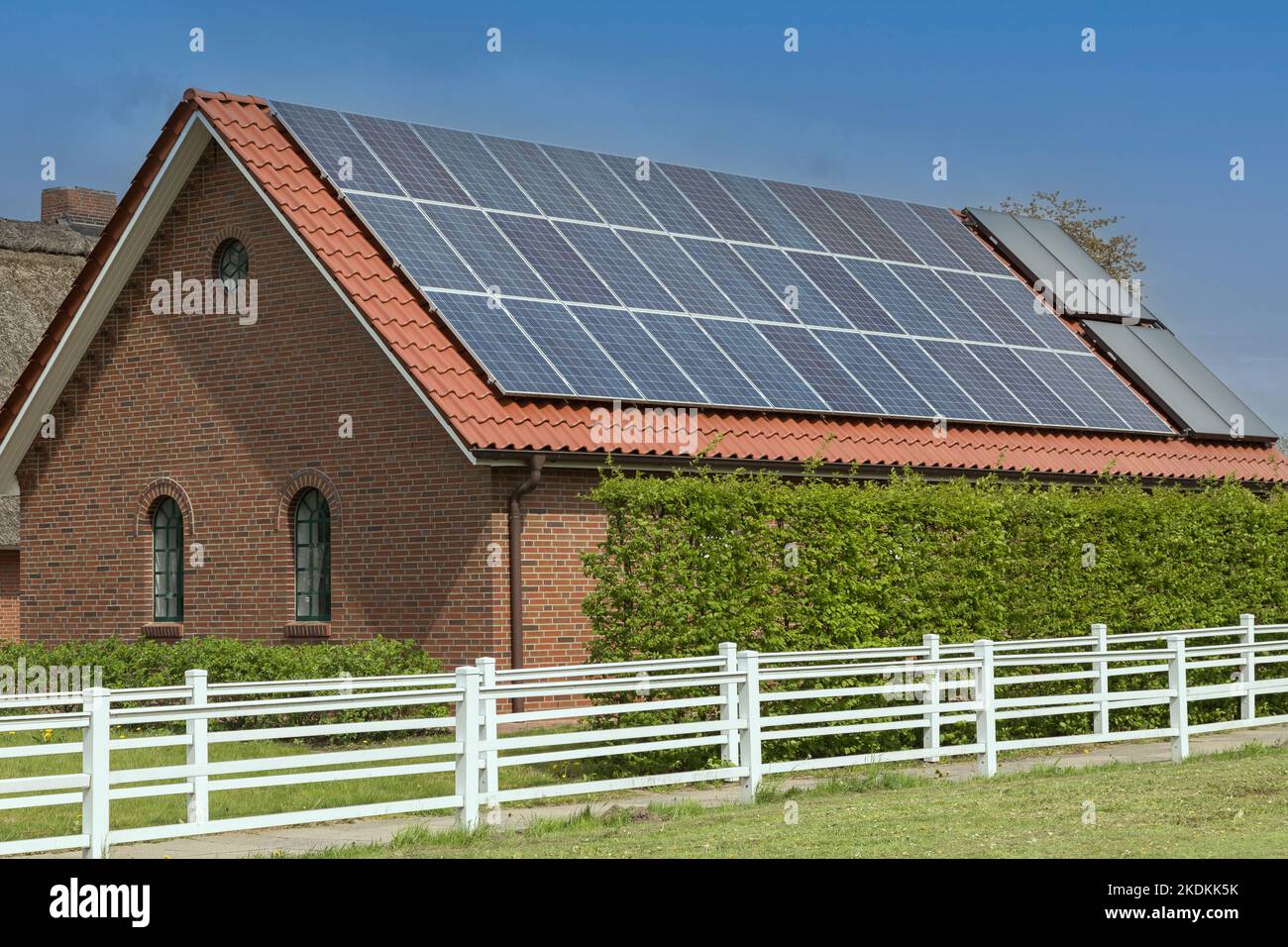 Hedge and solar panels hi-res stock photography and images - Alamy