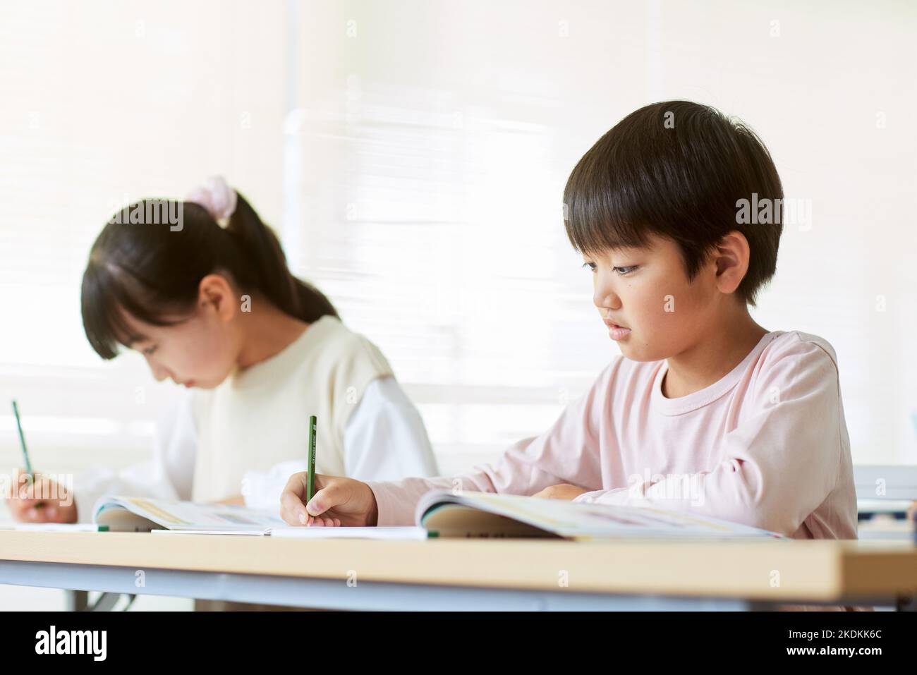 Japanese kids studying Stock Photo - Alamy