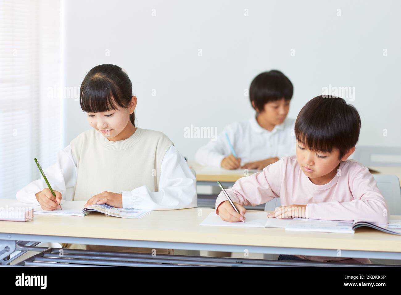 Japanese kids studying Stock Photo - Alamy