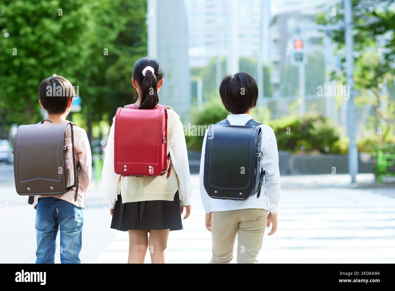 Japanese elementary school kids outside Stock Photo - Alamy