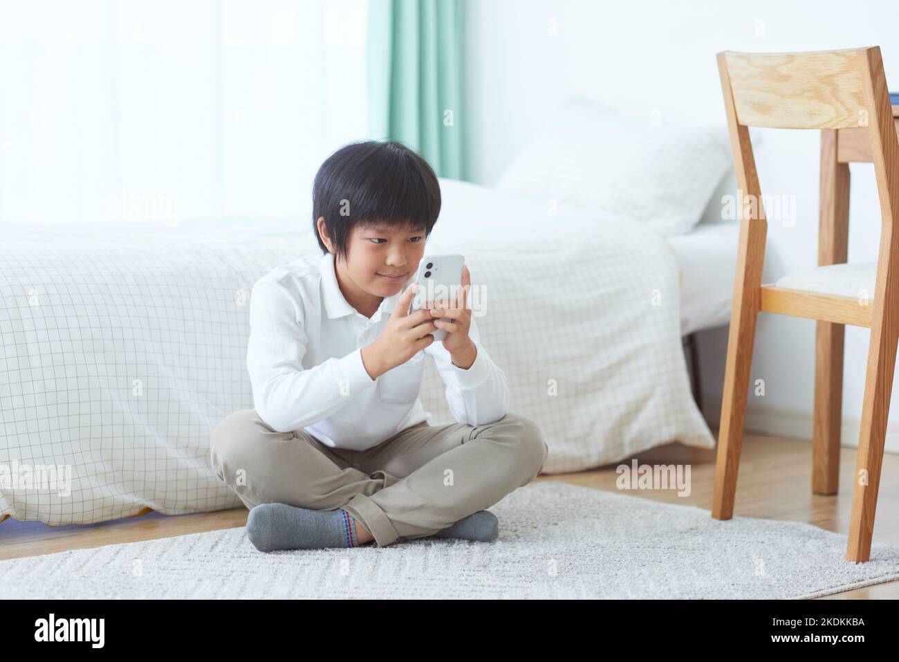 Japanese kid using smartphone at home Stock Photo - Alamy