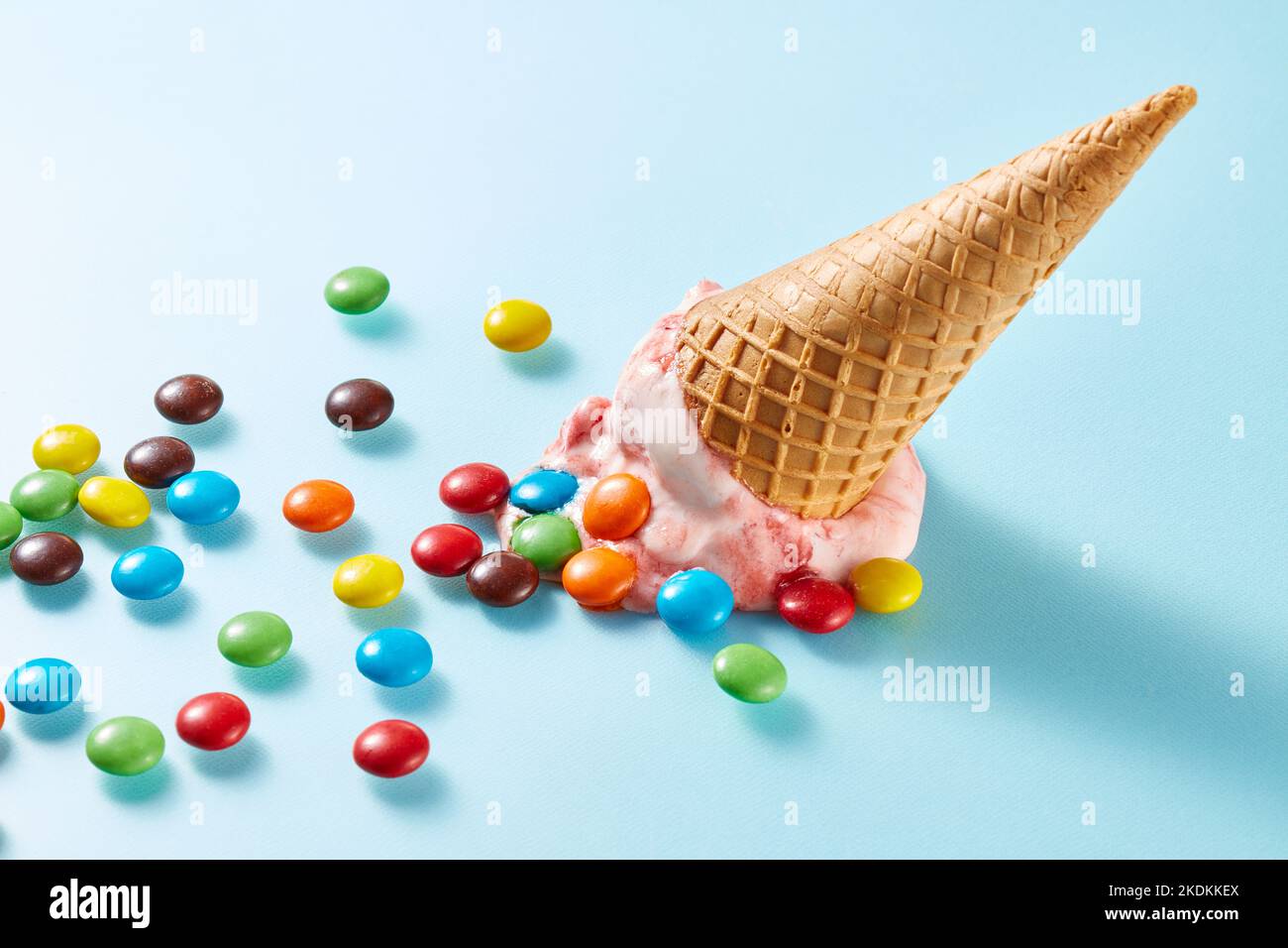 Falling ice cream hi-res stock photography and images - Alamy