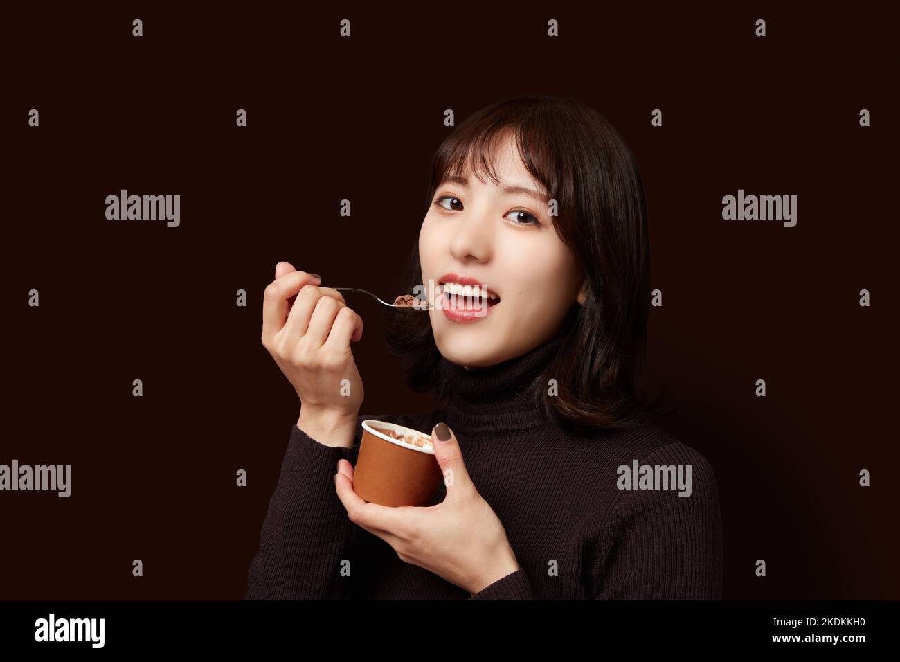 Sweet chocolate dessert cream young hi-res stock photography and images - Alamy