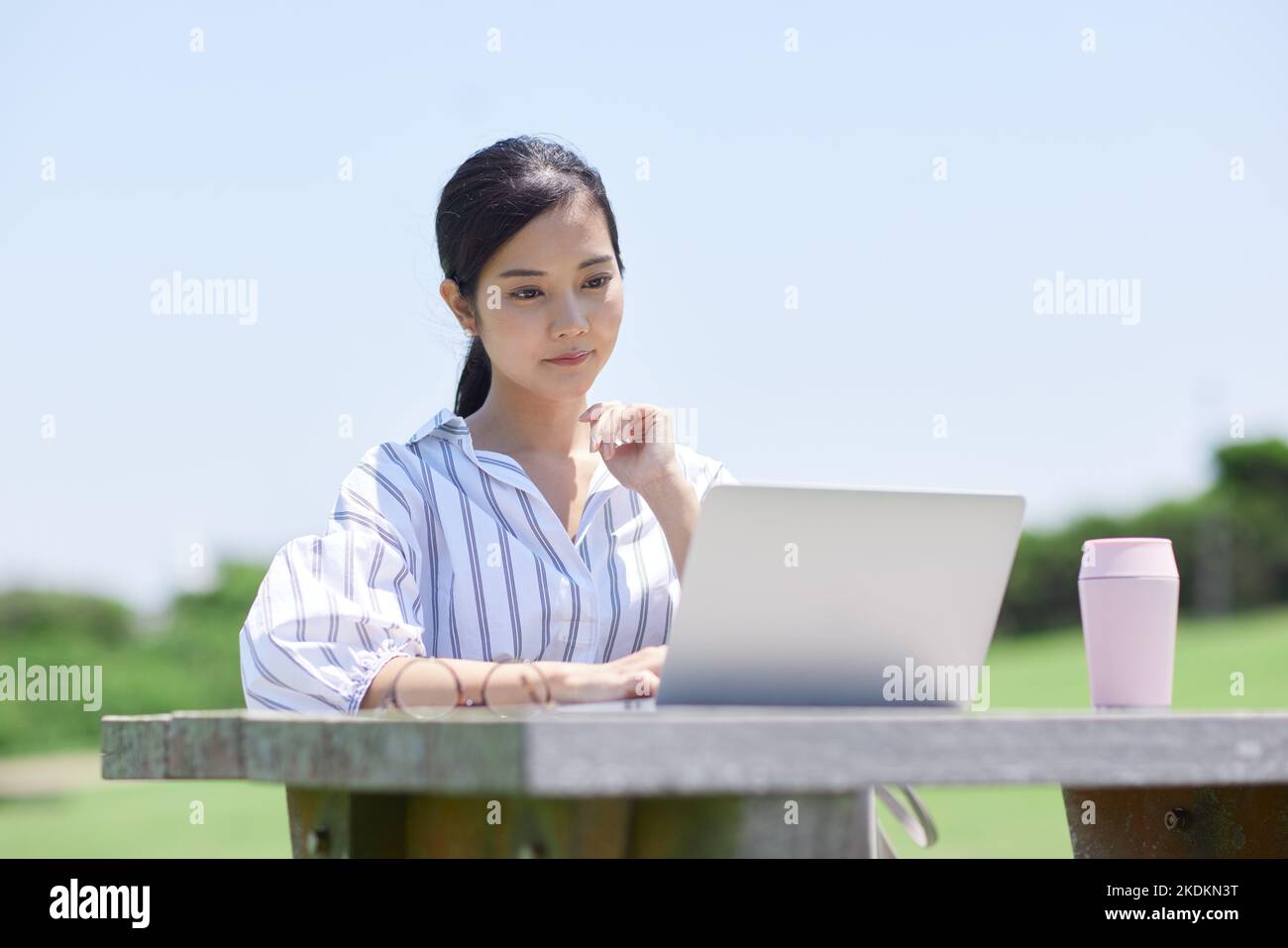 Young Japanese woman working outside Stock Photo - Alamy