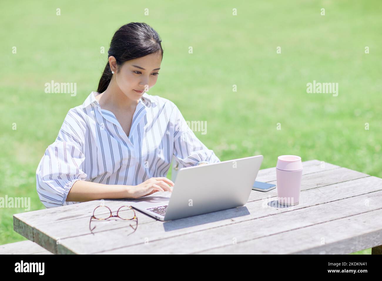 Young Japanese woman working outside Stock Photo - Alamy