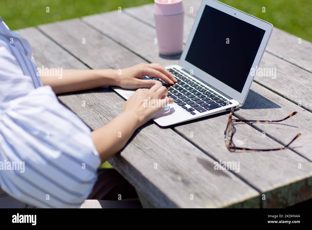 Young Japanese woman working outside Stock Photo - Alamy