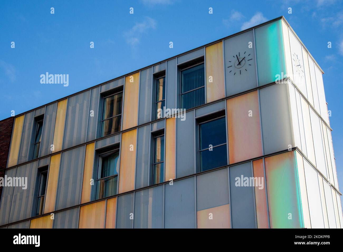 White side of a building uk hi-res stock photography and images - Alamy