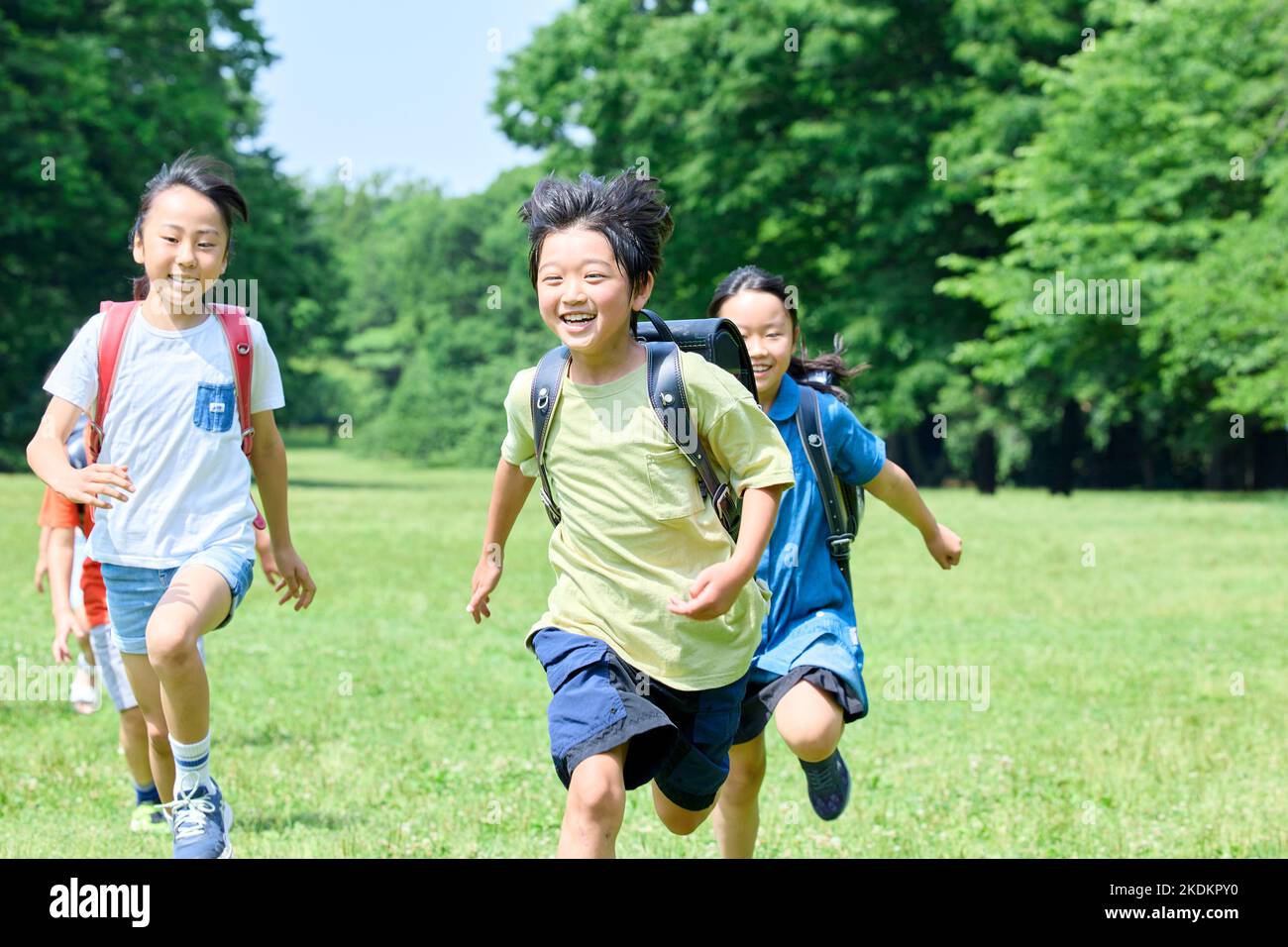 Three japanese middle school girls hi-res stock photography and images ...