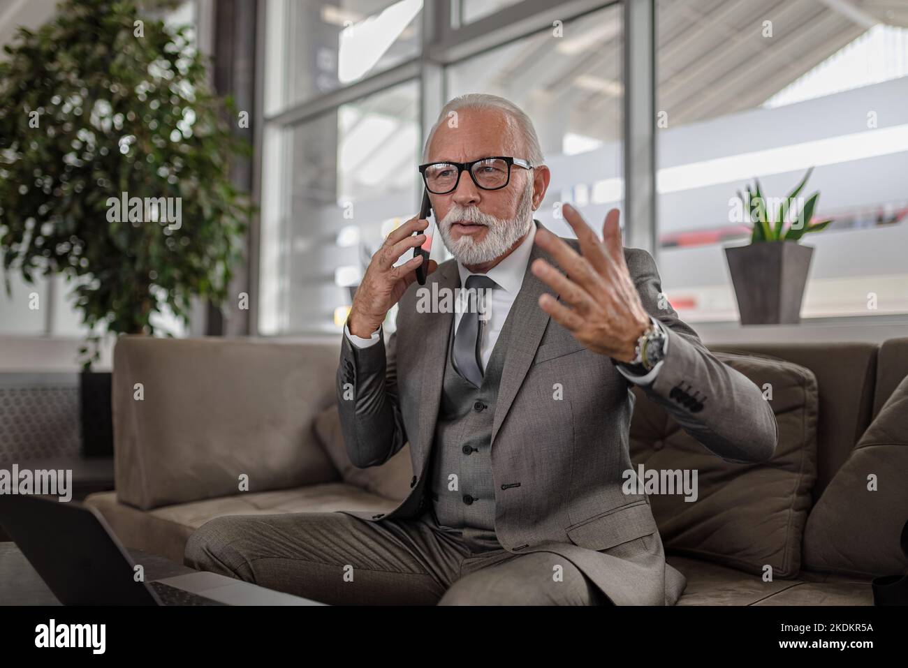 Old man confused computer hi-res stock photography and images - Alamy