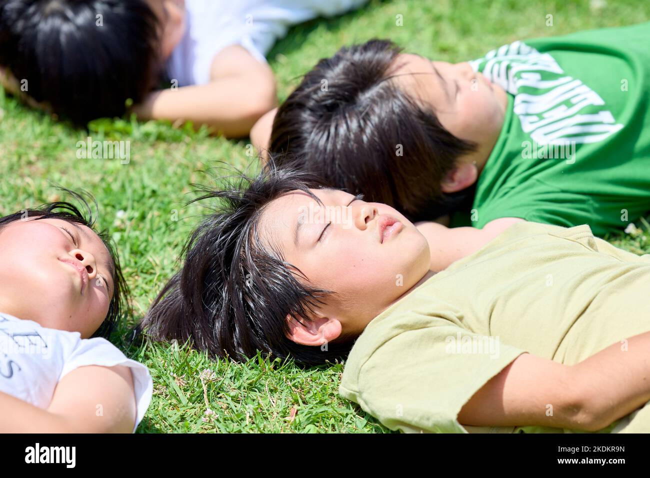 Children 8 9 sunbathing hi-res stock photography and images - Alamy