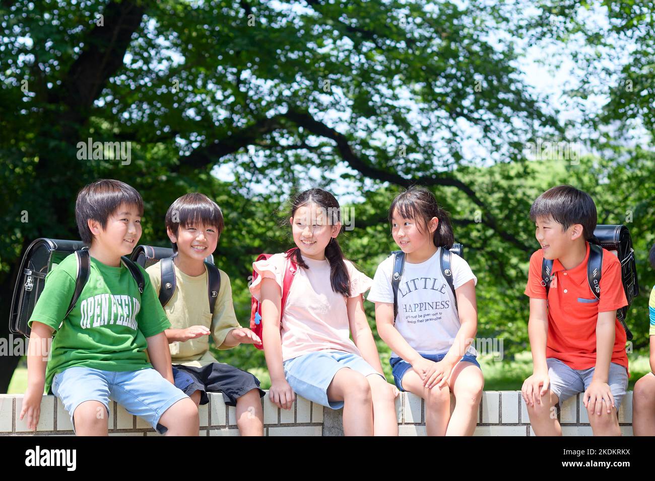 Japanese school children line hi-res stock photography and images - Alamy