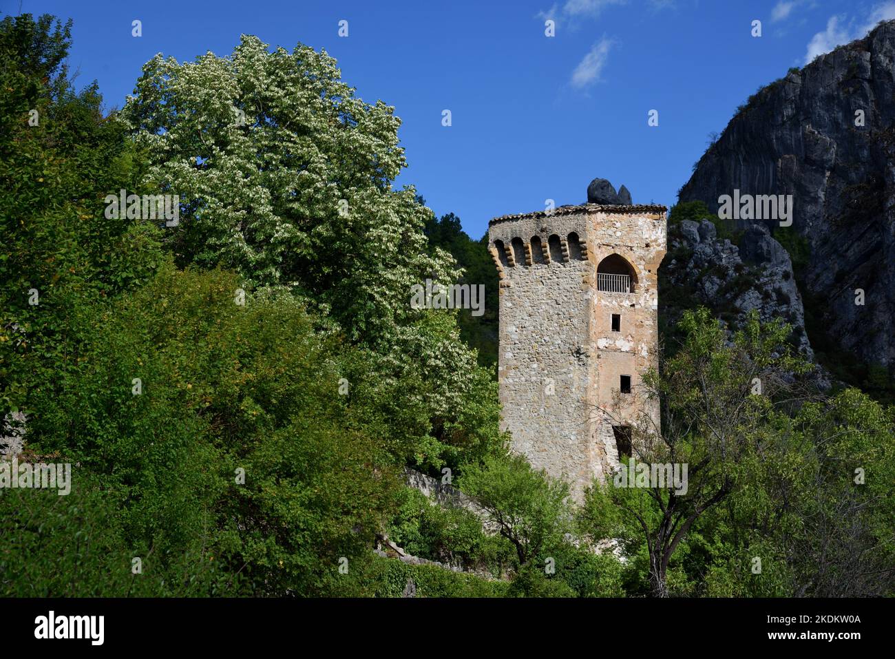 Walled garden medieval hi-res stock photography and images - Alamy