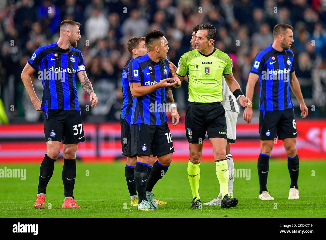 Turin, Italy. 06th, November 2022. Referee Daniele Doveri seen with ...