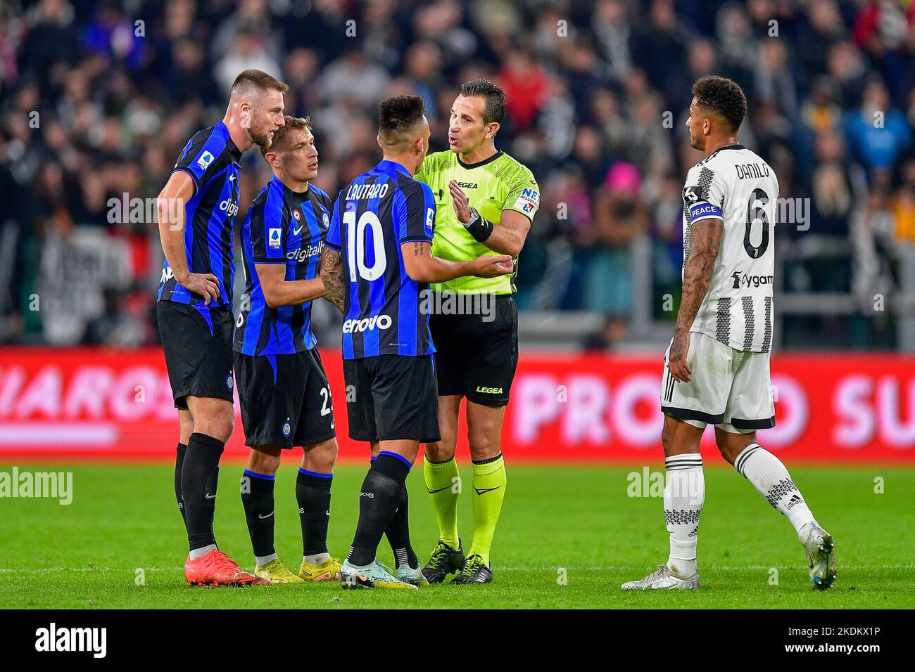 Turin, Italy. 06th, November 2022. Referee Daniele Doveri seen with ...