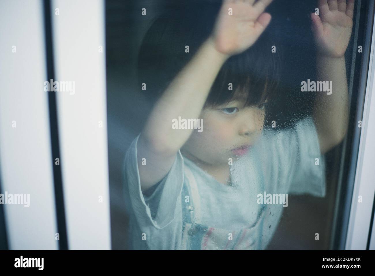 Japanese child sad hi-res stock photography and images - Alamy