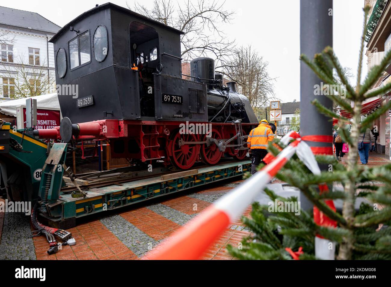 Essen, Germany. 07th Nov, 2022. A real steam locomotive from 1882 will ...