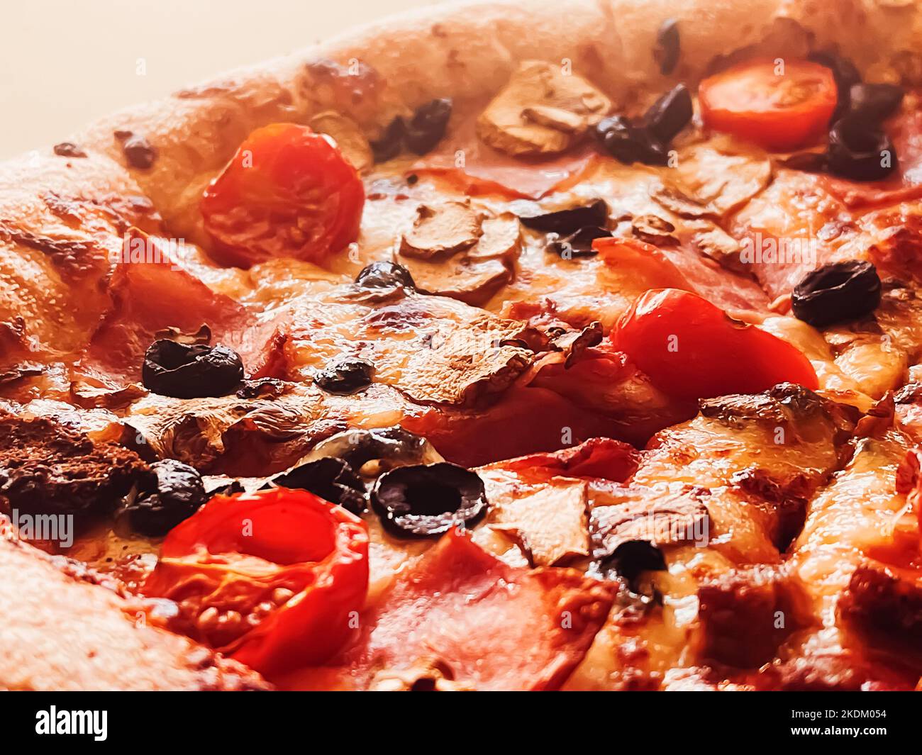 Pizza capriciosa in pizzeria, food background close-up Stock Photo - Alamy