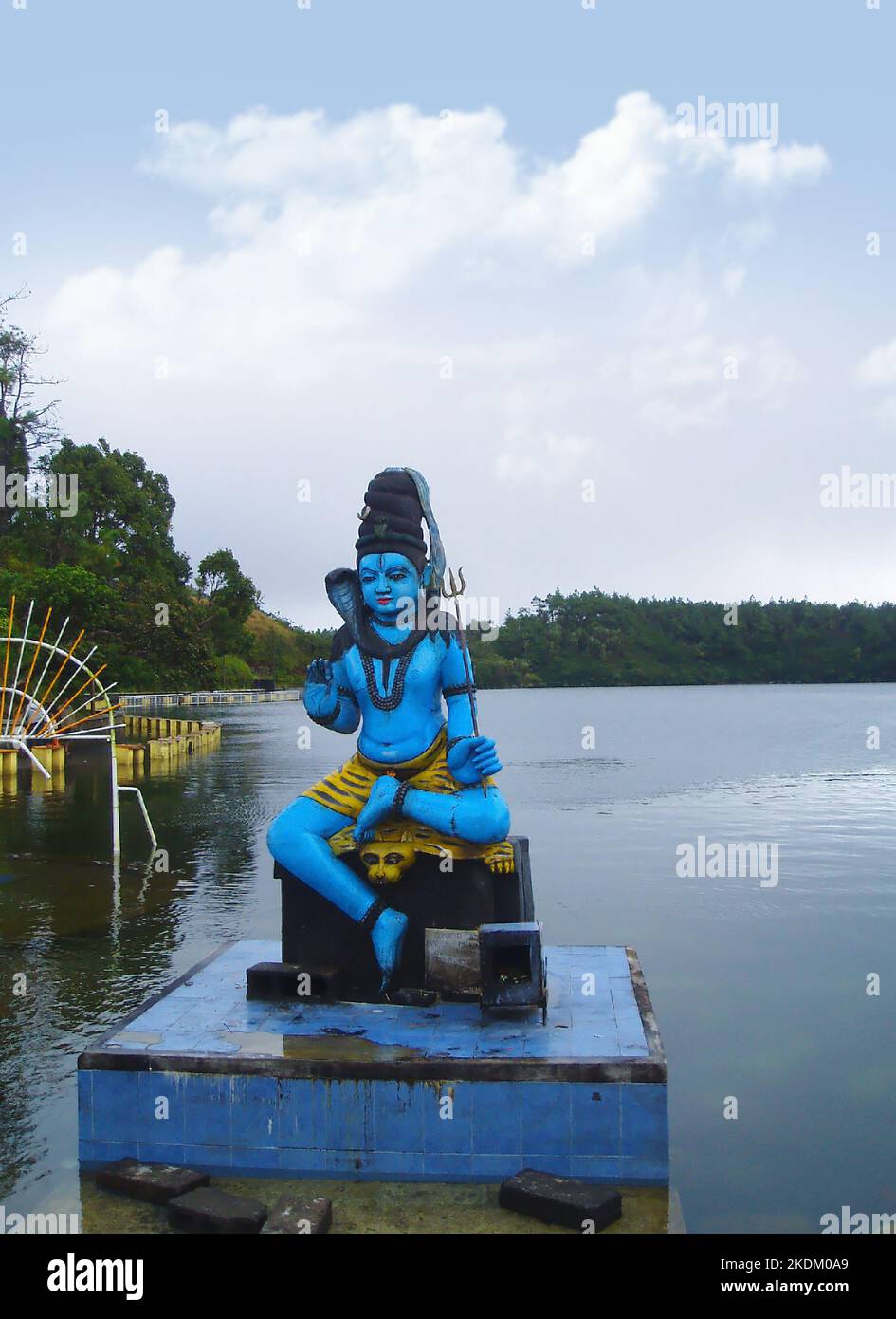 Sculpture of a Hindu God (Shiva) in front of crater lake Grand Bassin ...