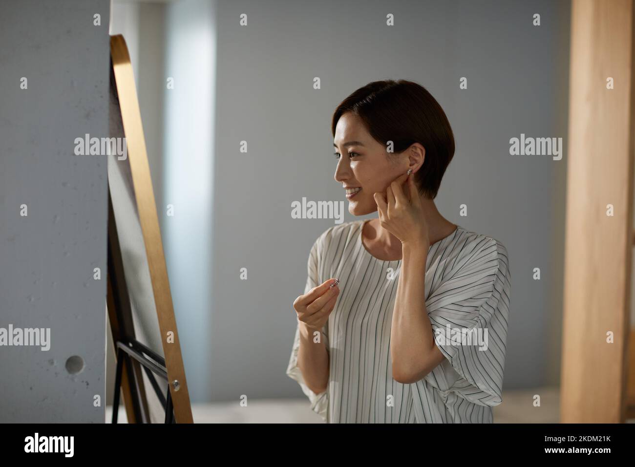 Japanese woman getting ready at home Stock Photo - Alamy