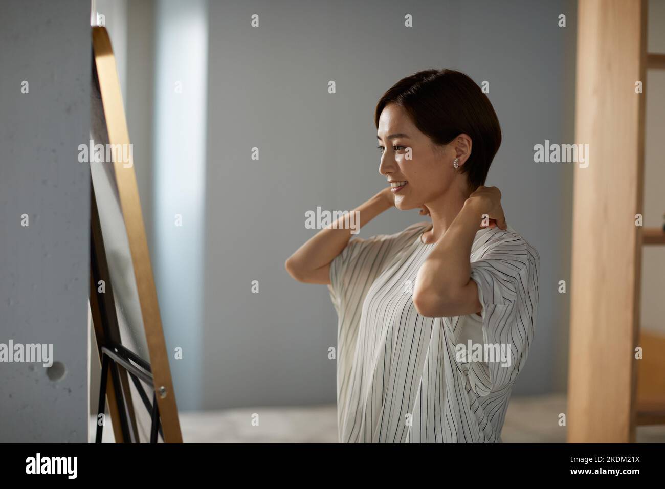 Japanese woman getting ready at home Stock Photo - Alamy