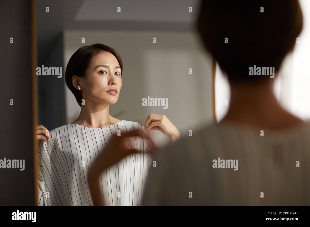 Japanese woman getting ready at home Stock Photo - Alamy
