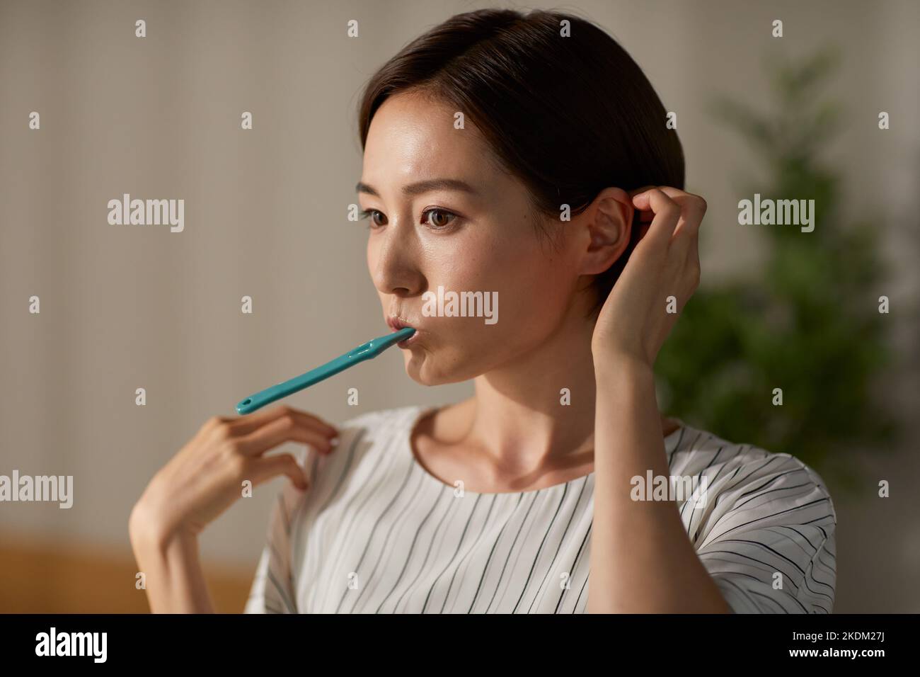 Japanese woman brushing teeth at home Stock Photo - Alamy
