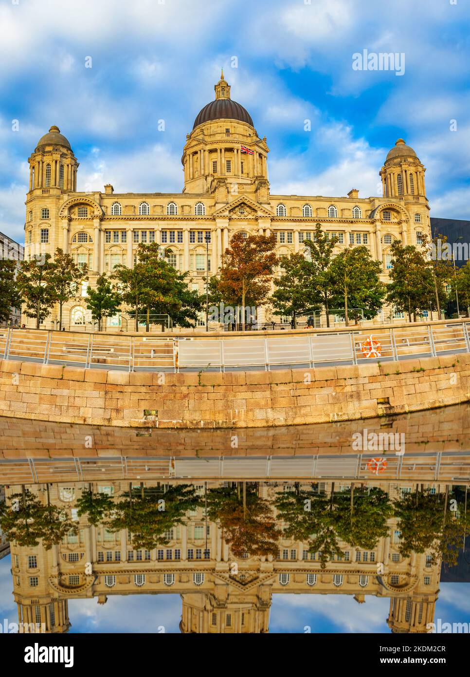 Liverpool city centre - Three Graces, buildings on Liverpool's ...