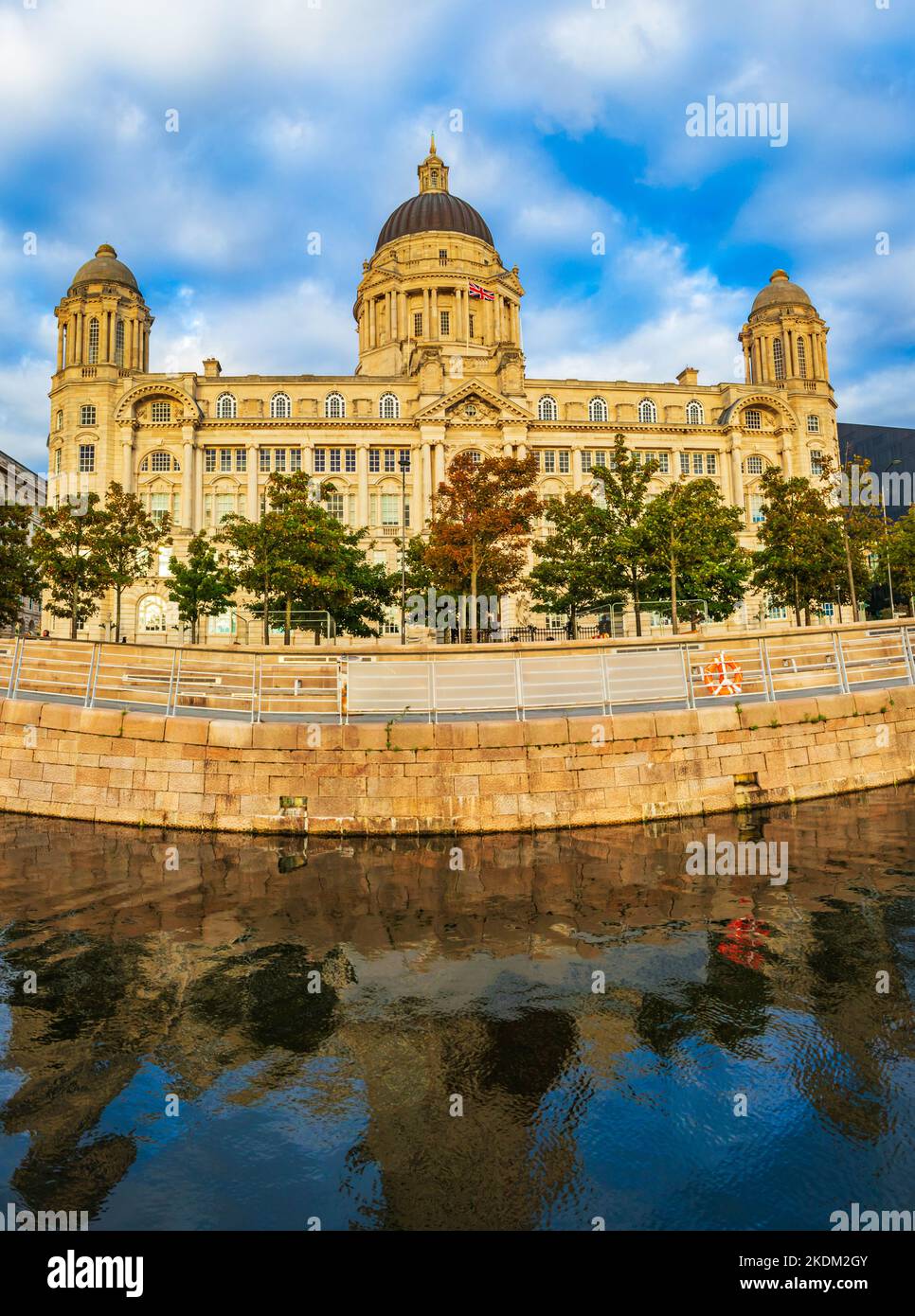 Liverpool city centre - Three Graces, buildings on Liverpool's ...