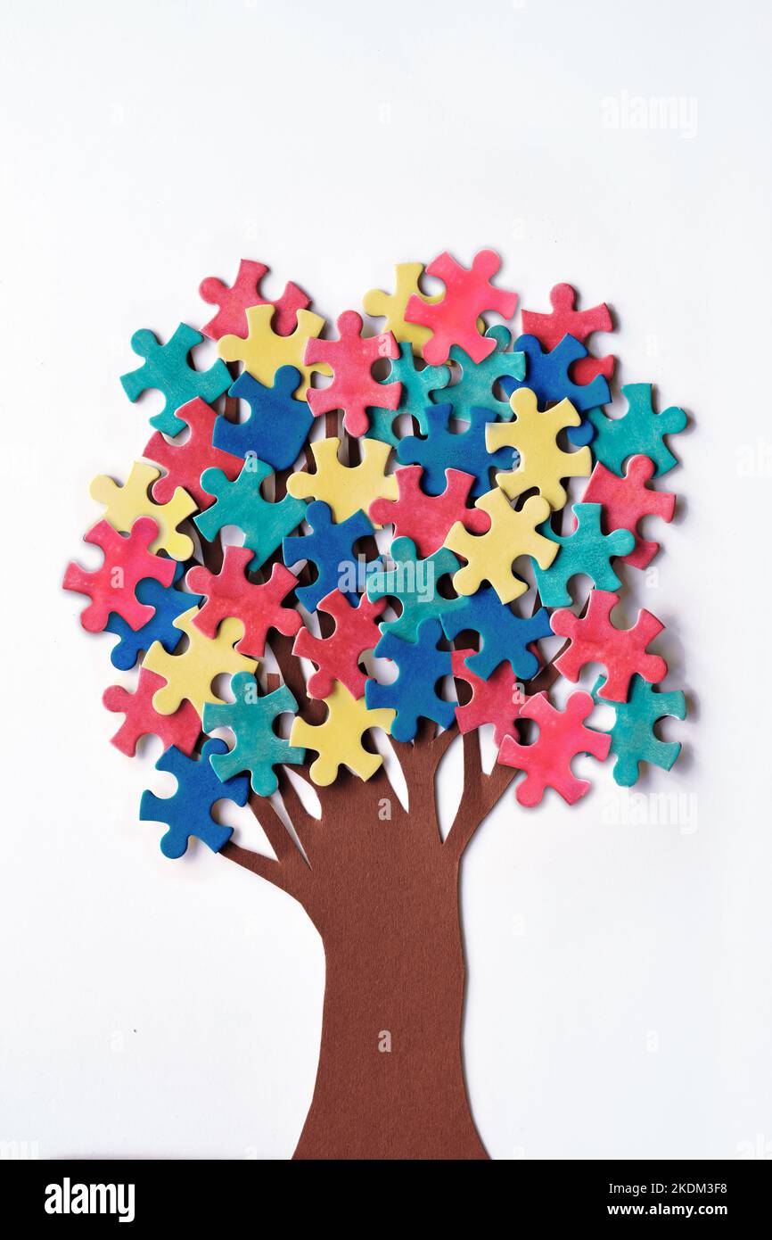 Puzzle tree symbol hi-res stock photography and images - Alamy