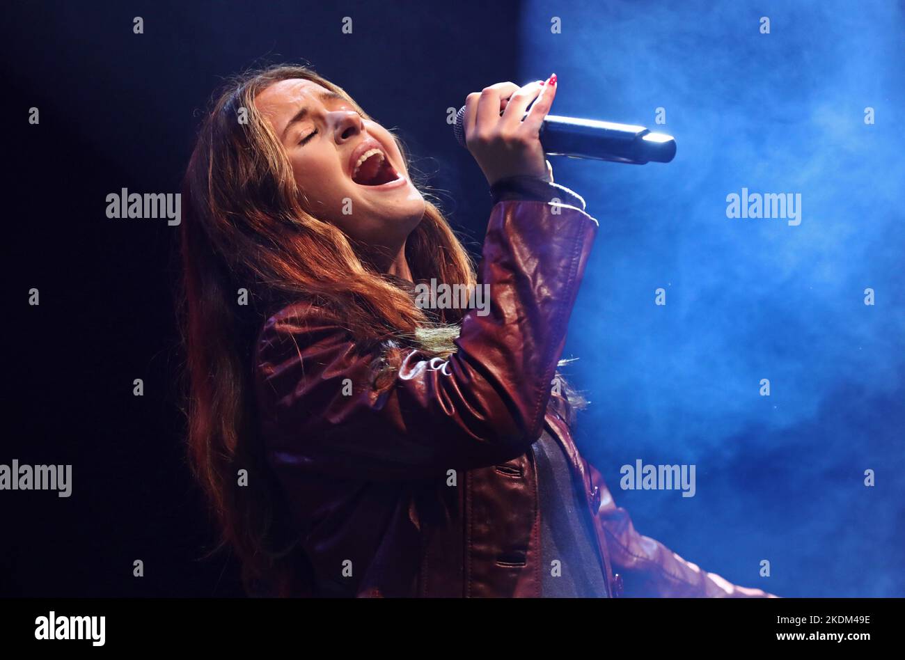 In the picture: Unknown singer on stage during the celebration. Earlier ...