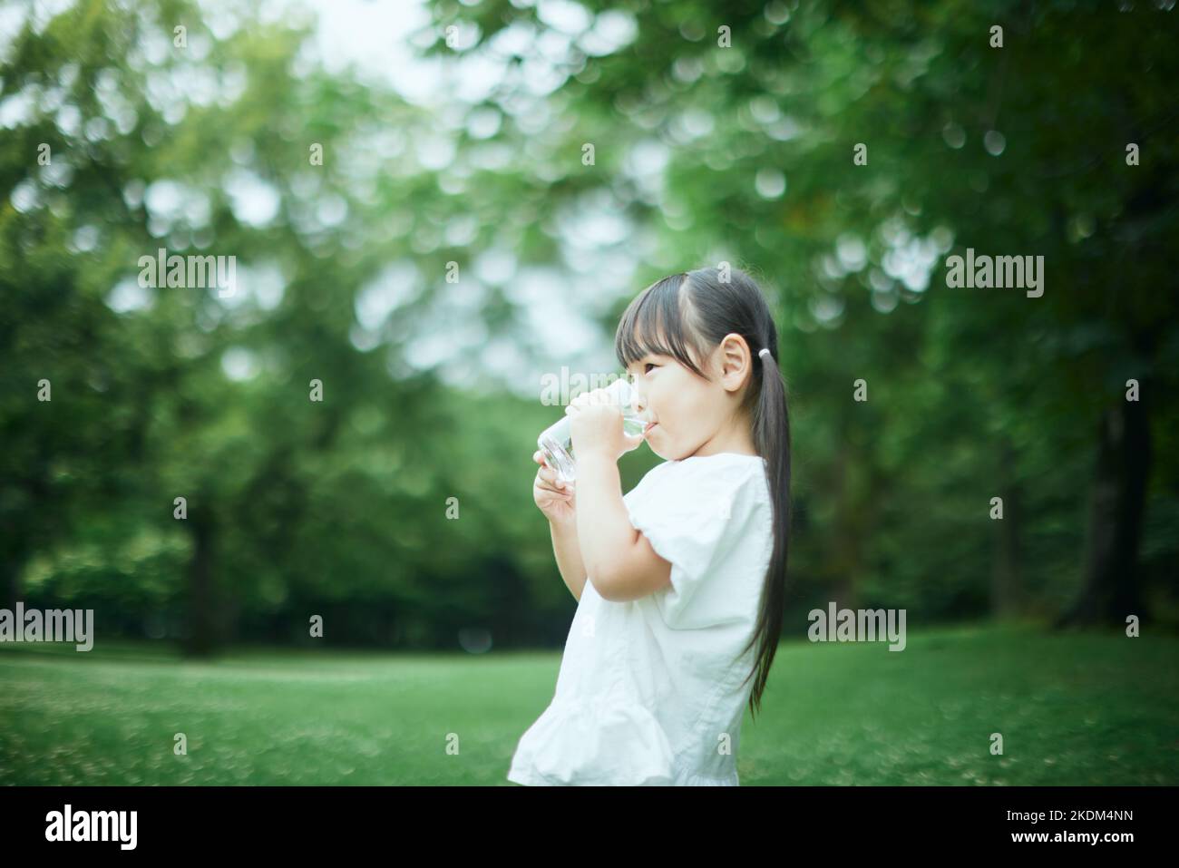 Asian Kid Glass Water Hi Res Stock Photography And Images Alamy