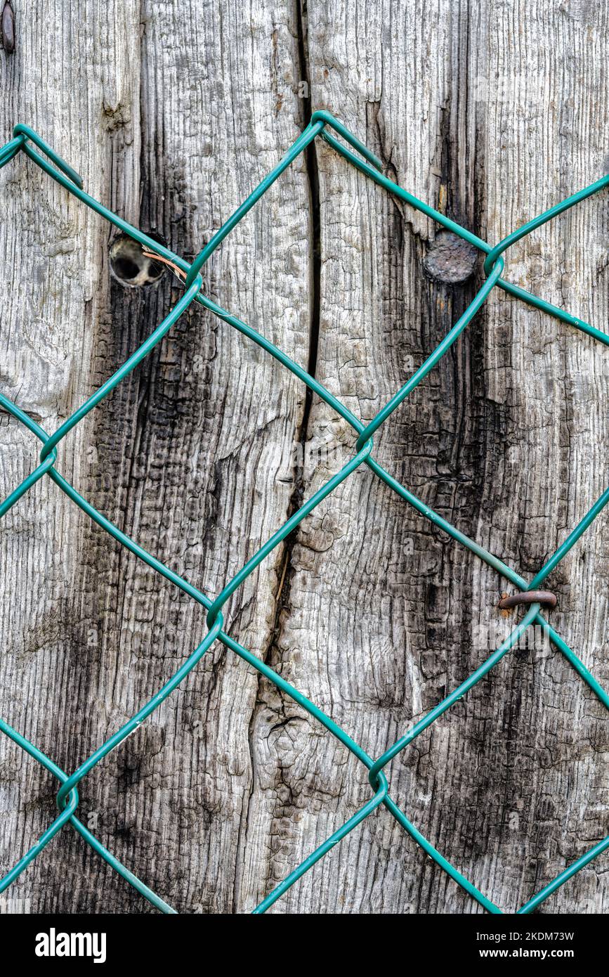 Old fencing post, looks like a face Stock Photo - Alamy