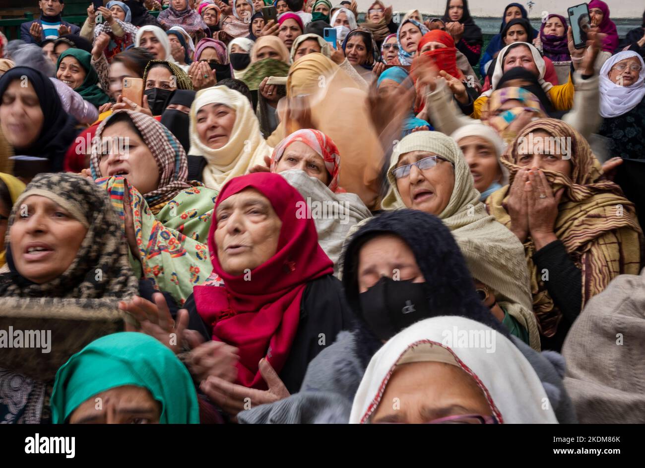 Srinagar, India. 07th Nov, 2022. Kashmiri Muslims cry and raise their ...