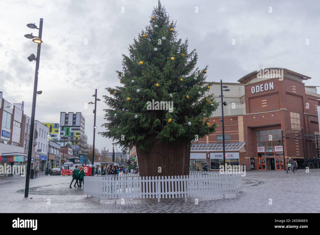 Southend on Sea, UK. 7th Nov, 2022. A large decorated Christmas tree ...