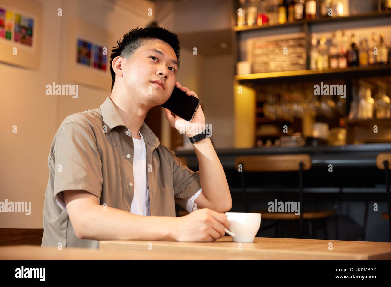 Japanese man at a cafe Stock Photo - Alamy