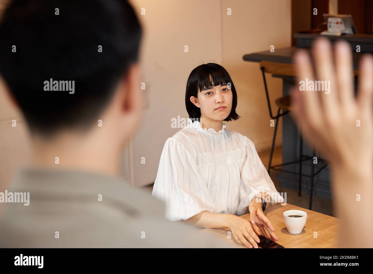 Japanese couple at a cafe Stock Photo - Alamy