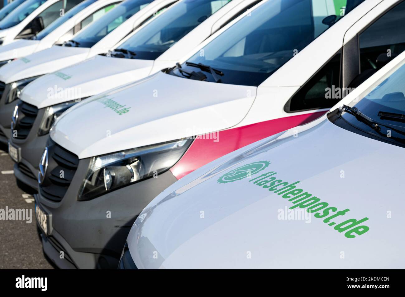 flaschenpost.de Mercedes-Benz Vito delivery van Stock Photo - Alamy