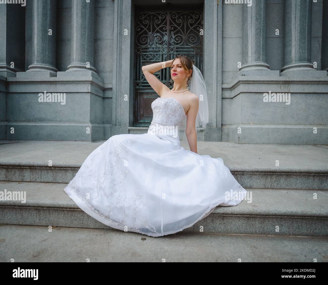 Grey granite columns hi-res stock photography and images - Alamy