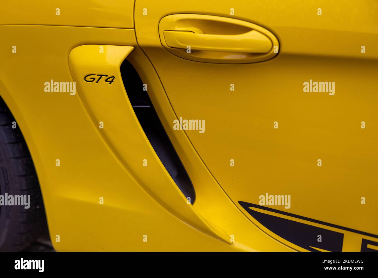 2015 Porsche Cayman GT4 ‘FN65 XPA’ on display at the Scary Cars ...