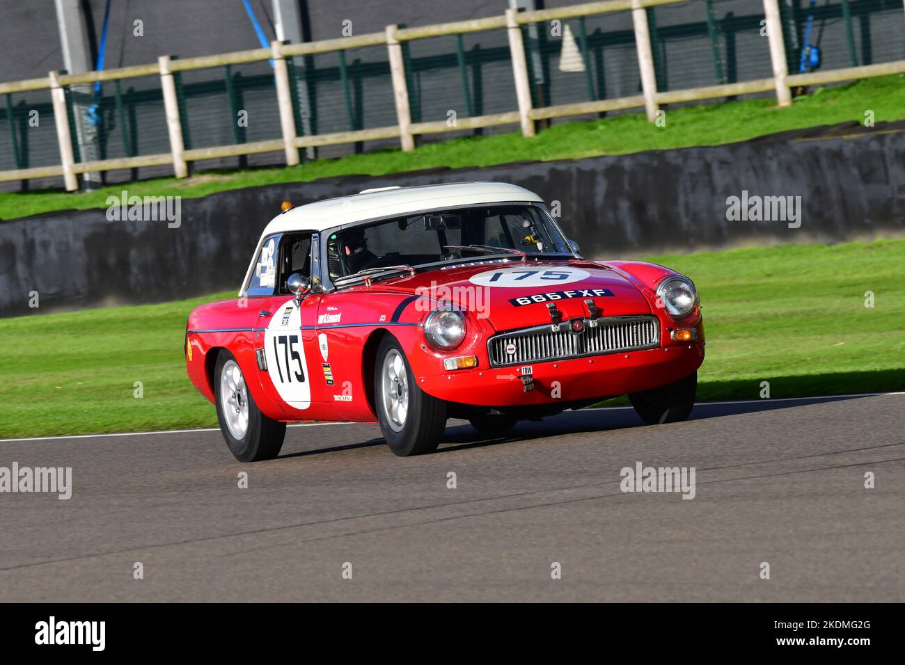 Noel Leonard, MG B, Lavant Cup, a twenty five minute single driver race ...