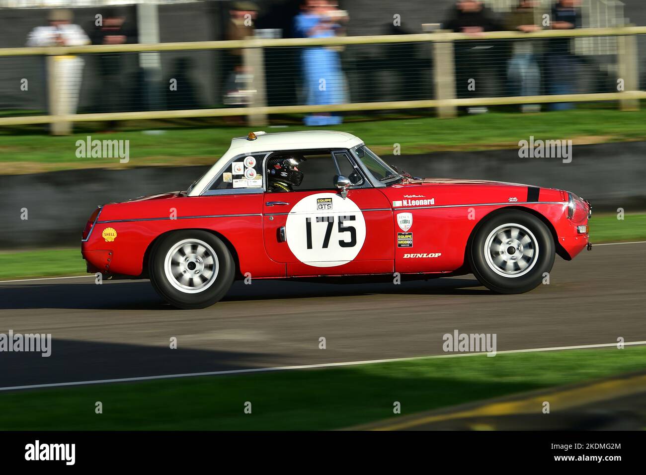 Noel Leonard, MG B, Lavant Cup, a twenty five minute single driver race ...