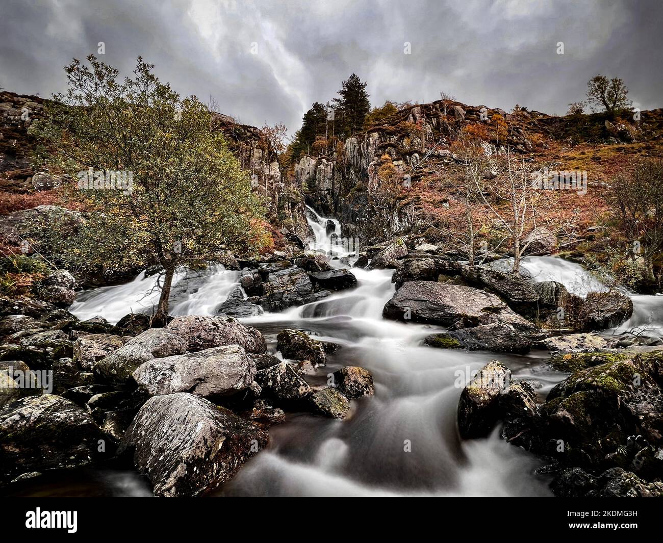 Dramatic waterfall scenery hi-res stock photography and images - Alamy